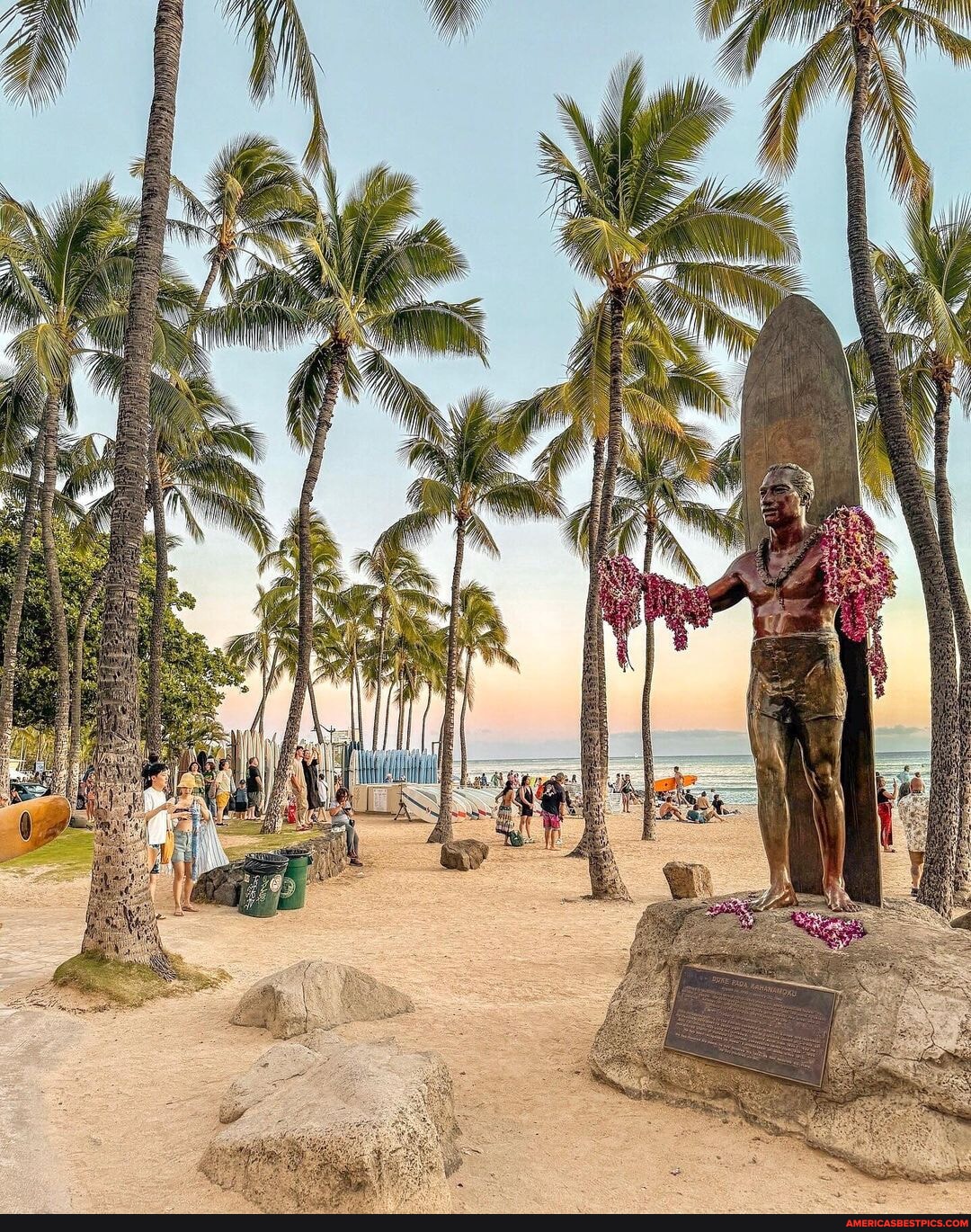 The beauty of Waikiki Beach with the iconic Duke statue Did you know ...
