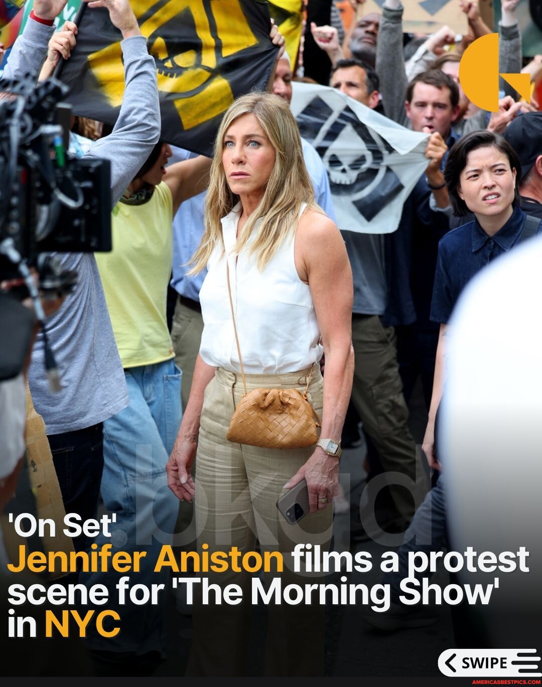 'On Set Jennifer Aniston films a protest scene for 'The Morning Show ...