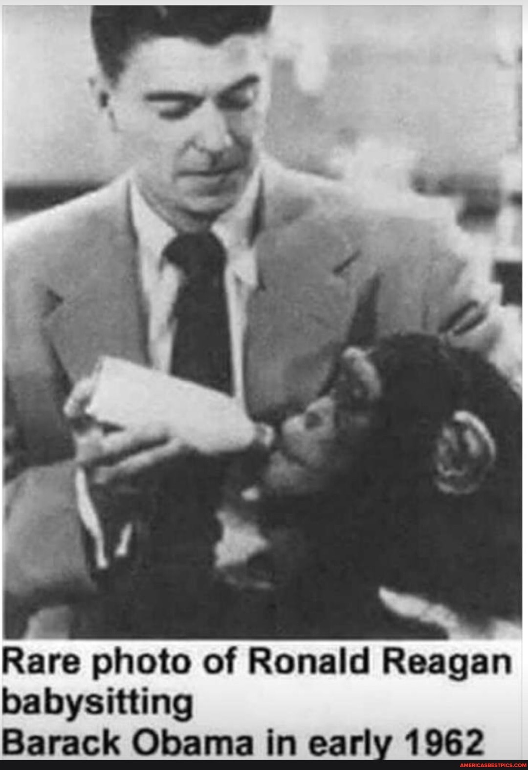 Rare photo of Ronald Reagan babysitting Barack Obama in early 1962 ...