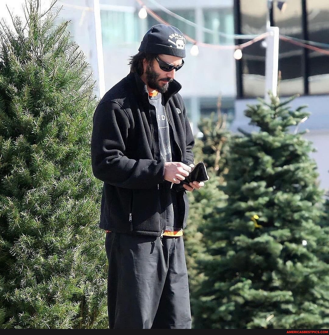 Keanu Reeves and his Porsche 993 🎄 Rate this car picture 1-100👇🏼 Follow ...