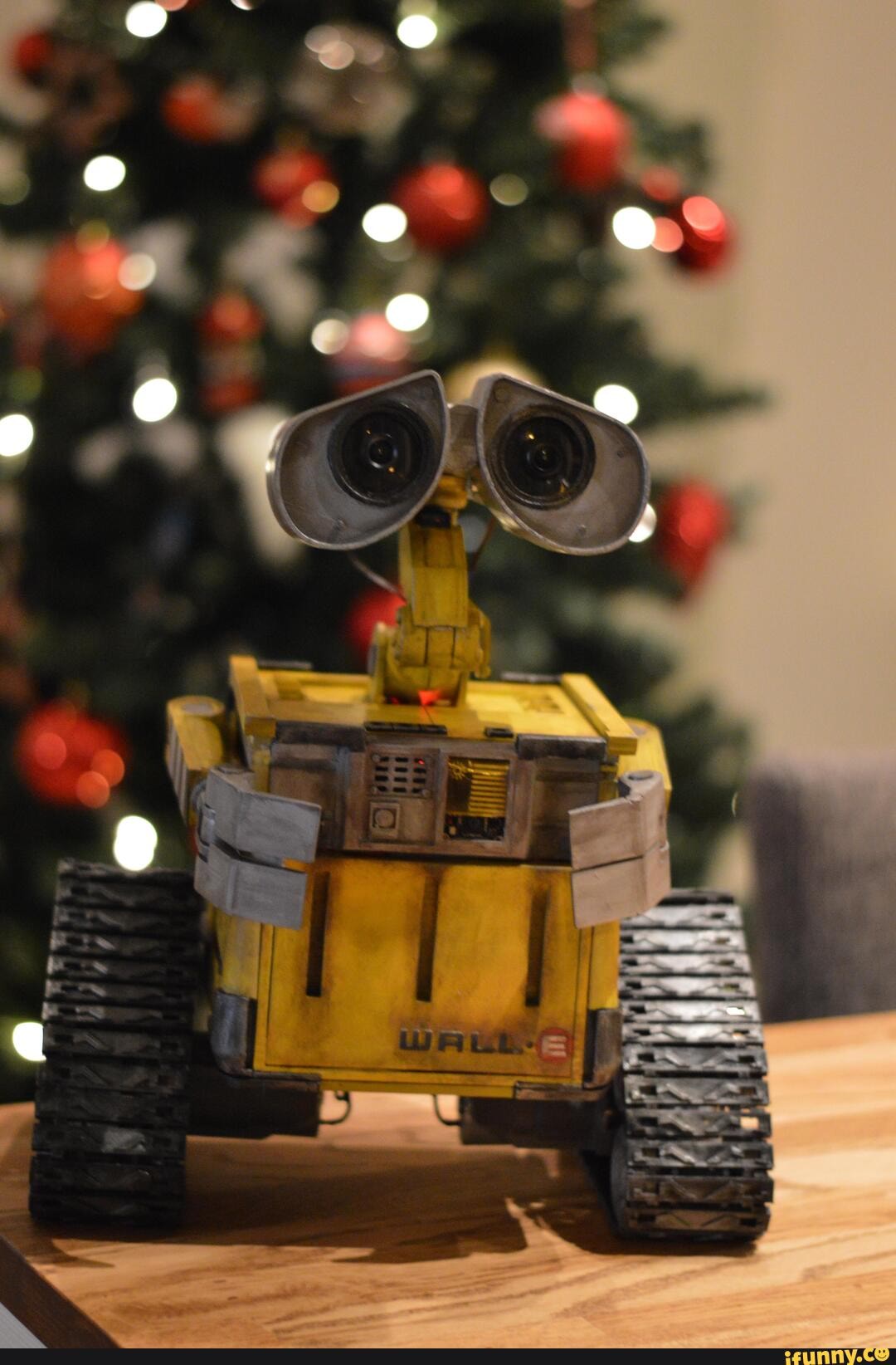 3D printed a fully articulated remote controlled Wall-E! - iFunny