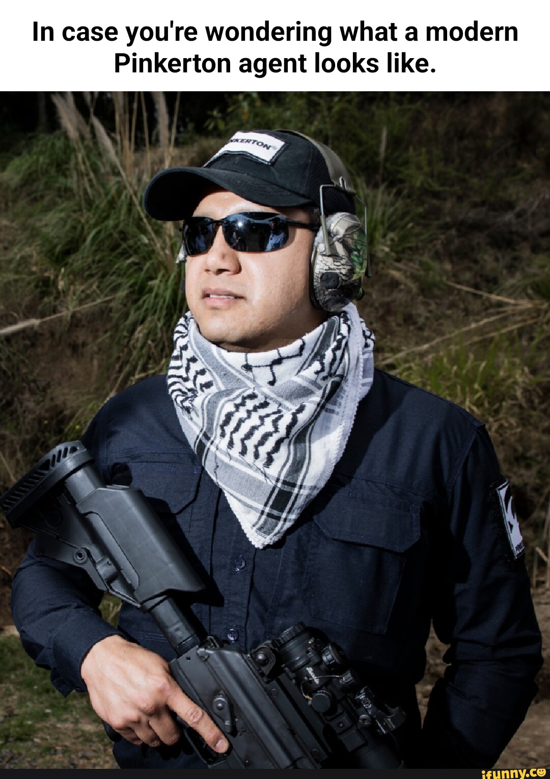 In case you're wondering what a modern Pinkerton agent looks like. - iFunny