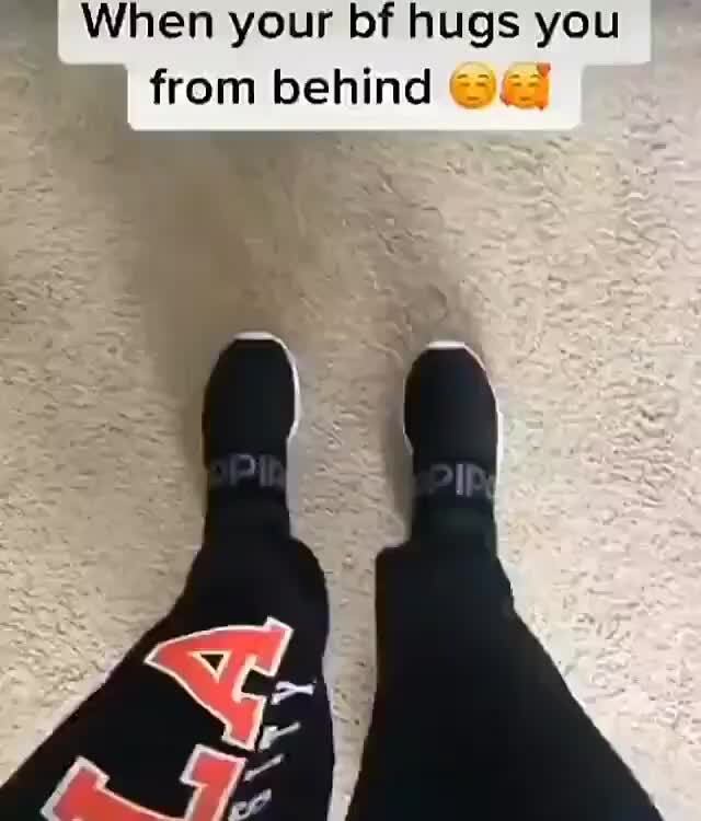 When your bf hugs you from behind - iFunny :)
