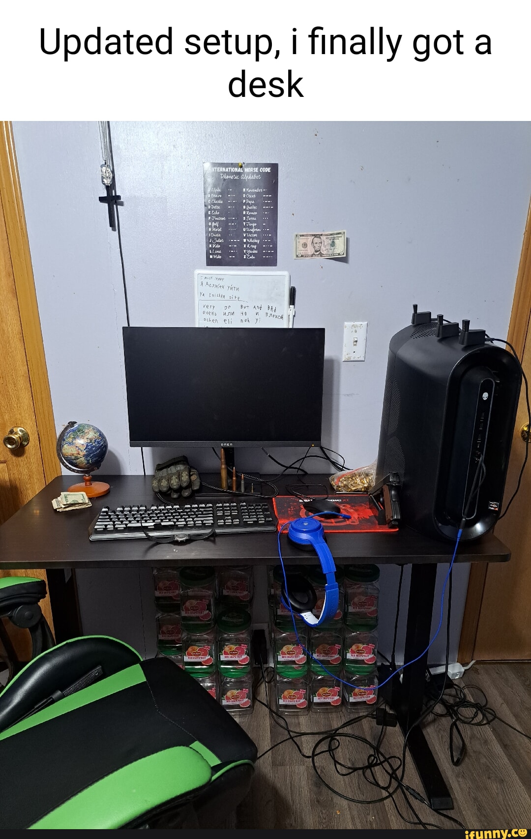 Updated setup, finally got a desk al - iFunny