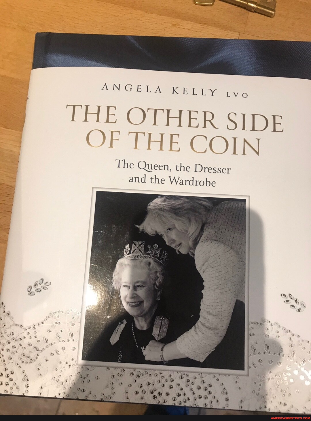 I ANGELA KELLY ttvo THE OTHER SIDE OF THE COIN The Queen, the Dresser ...