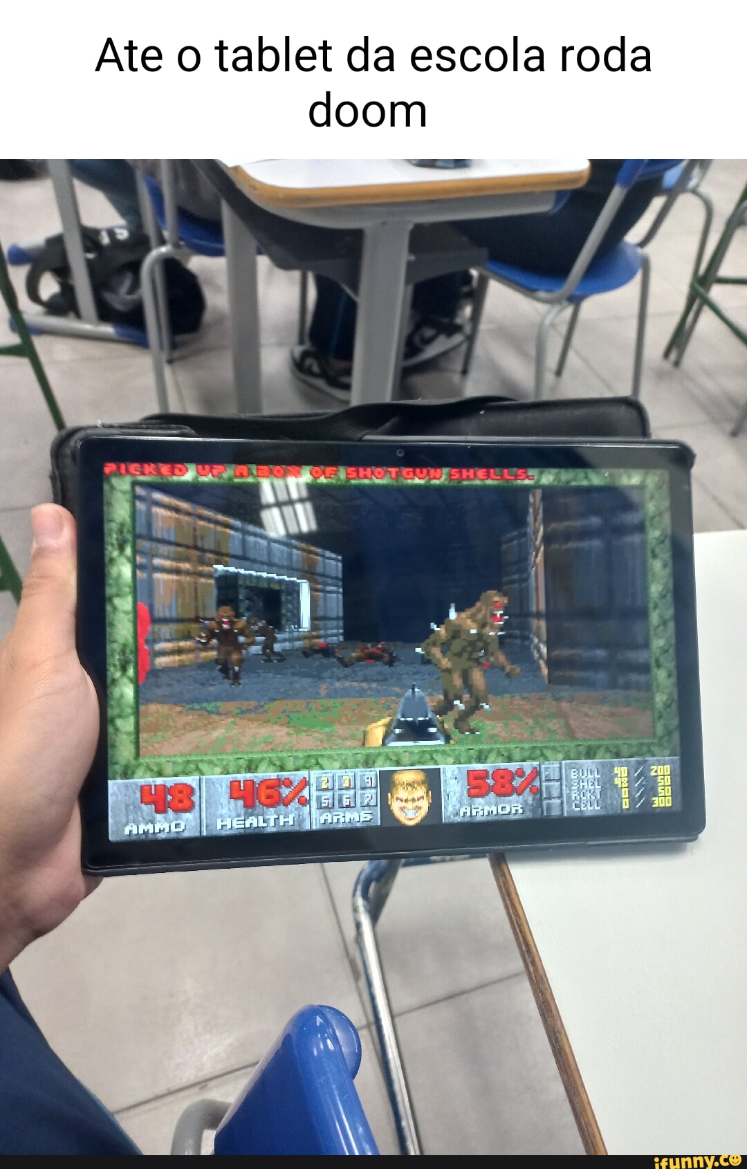 Ate o tablet da escola roda doom I gal 4 - iFunny