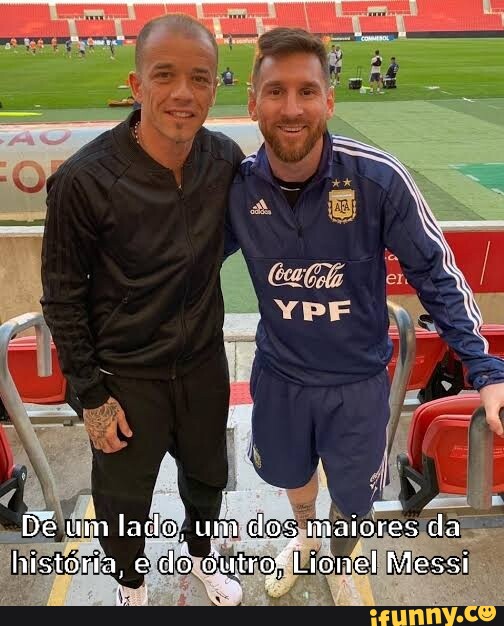 De um lado, um dog maiores da história, e do Outrof Lionel Messi - iFunny