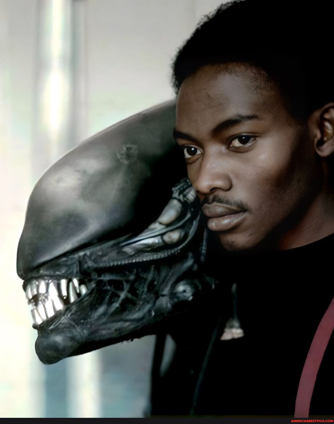 Bolaji Badejo as the iconic Xenomorph in Ridley Scott's 1979 sci-fi ...