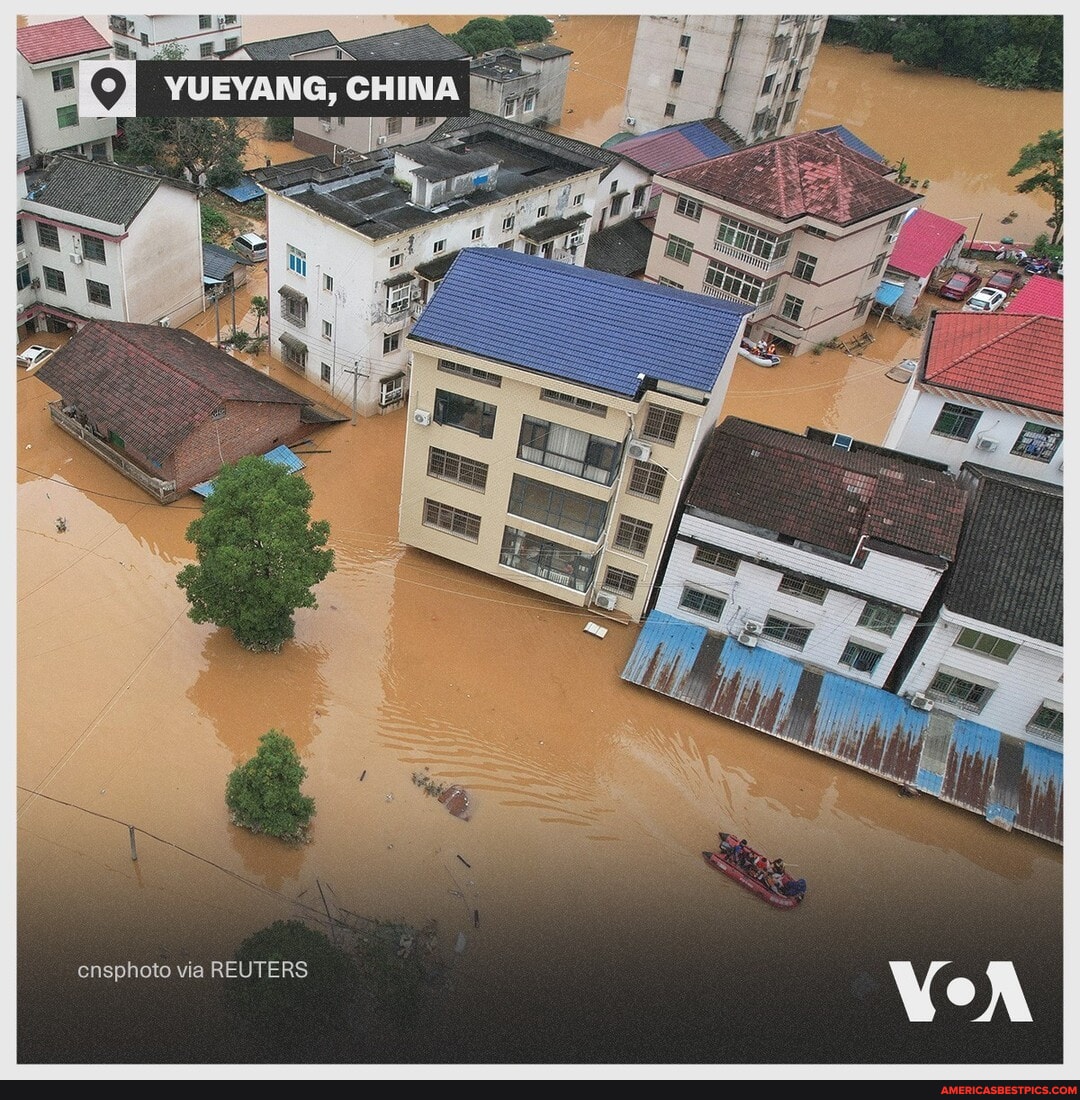 Rising water levels in the Yangtze River following intense rains in ...