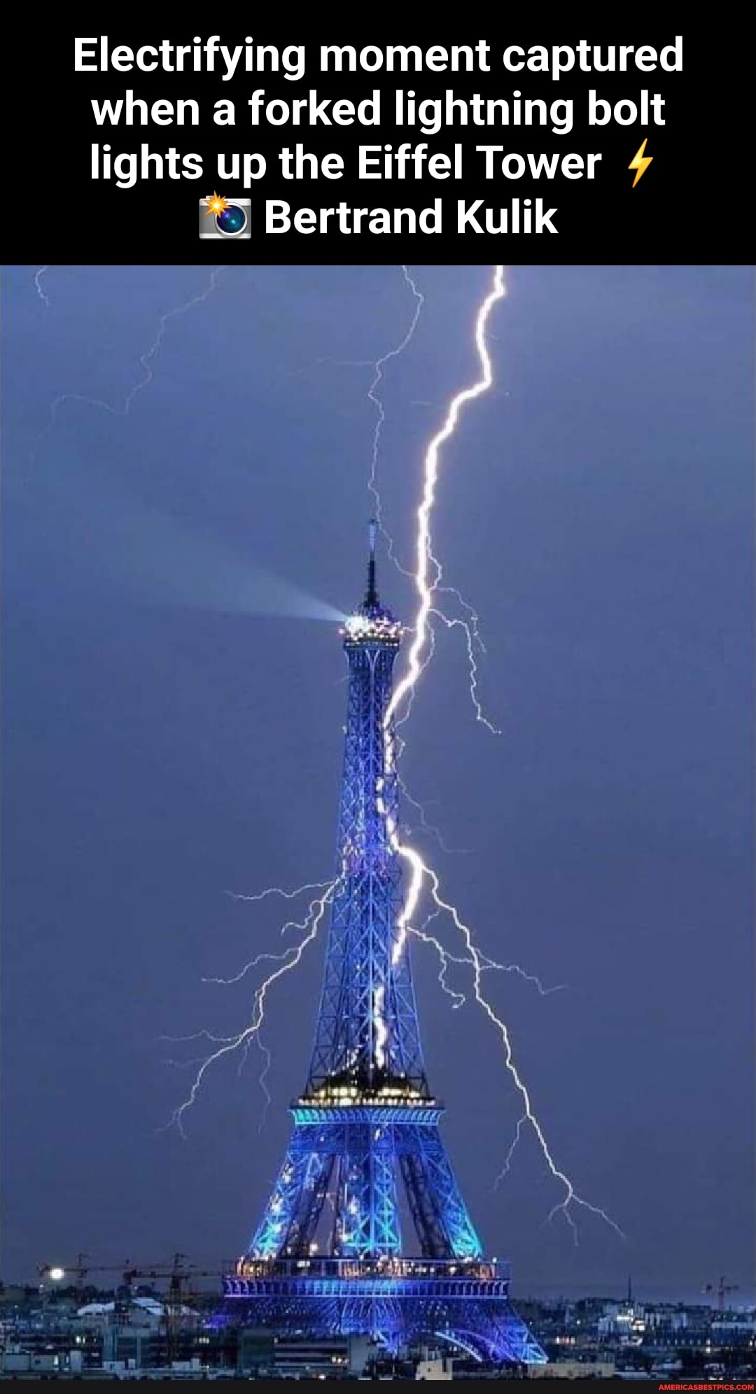 Electrifying moment captured when a forked lightning bolt lights up the ...