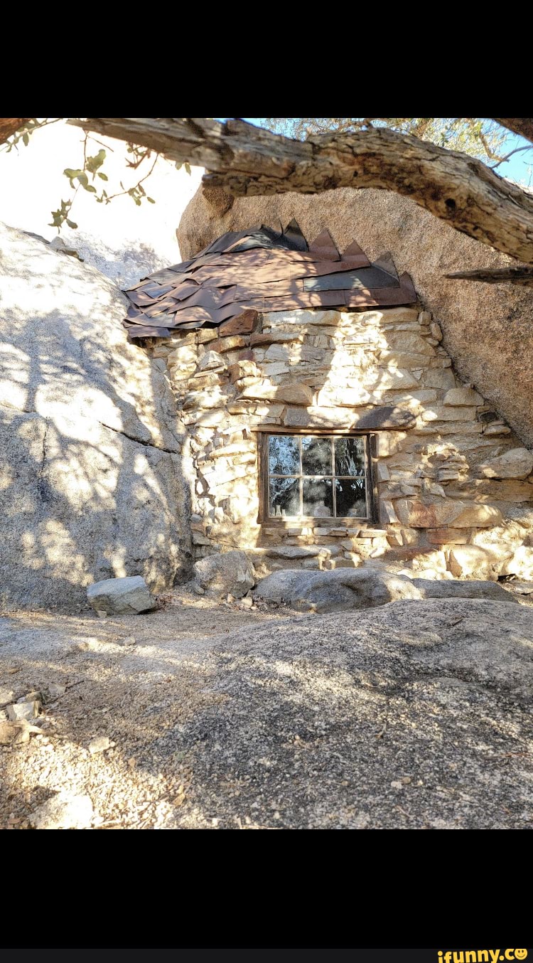 Found this hidden house in Joshua Tree from the 1800’s... creepy vibes ...