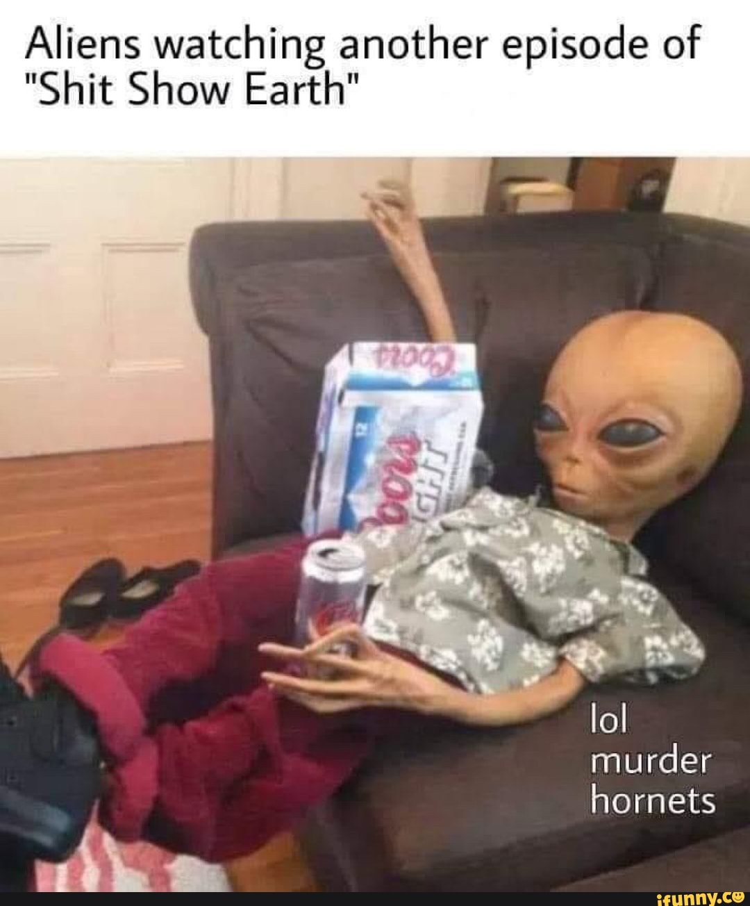 Aliens watching another episode of "Shit Show Earth" - iFunny