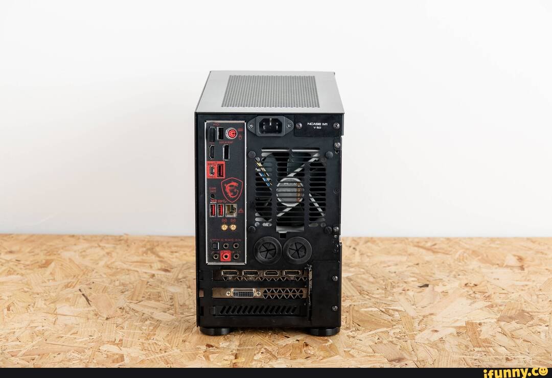 NCASE M1 Build - iFunny