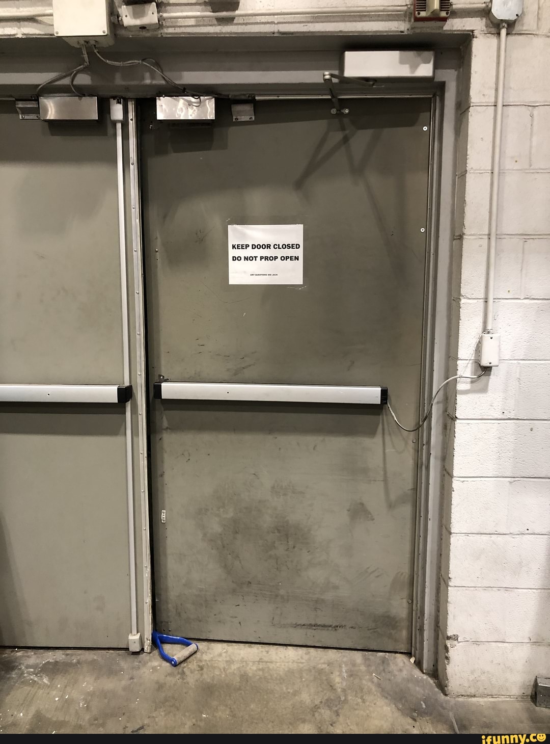 Spot what’s wrong... - KEEP DOOR CLOSED DO NOT PROP OPEN - iFunny