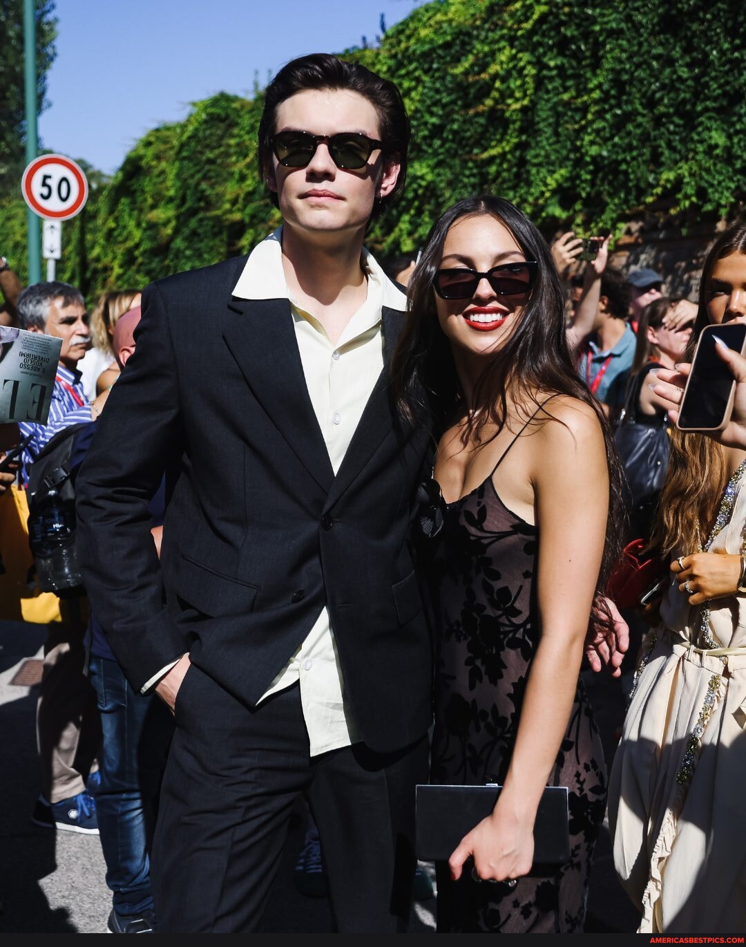 @OliviaRodrigo and Louis Partridge make their red carpet debut at the ...