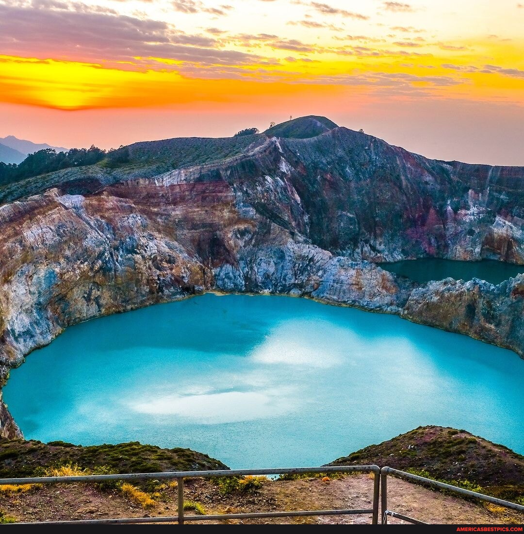 📍Mount Kelimutu, Indonesia #DidYouKnow this mountain has three cater ...