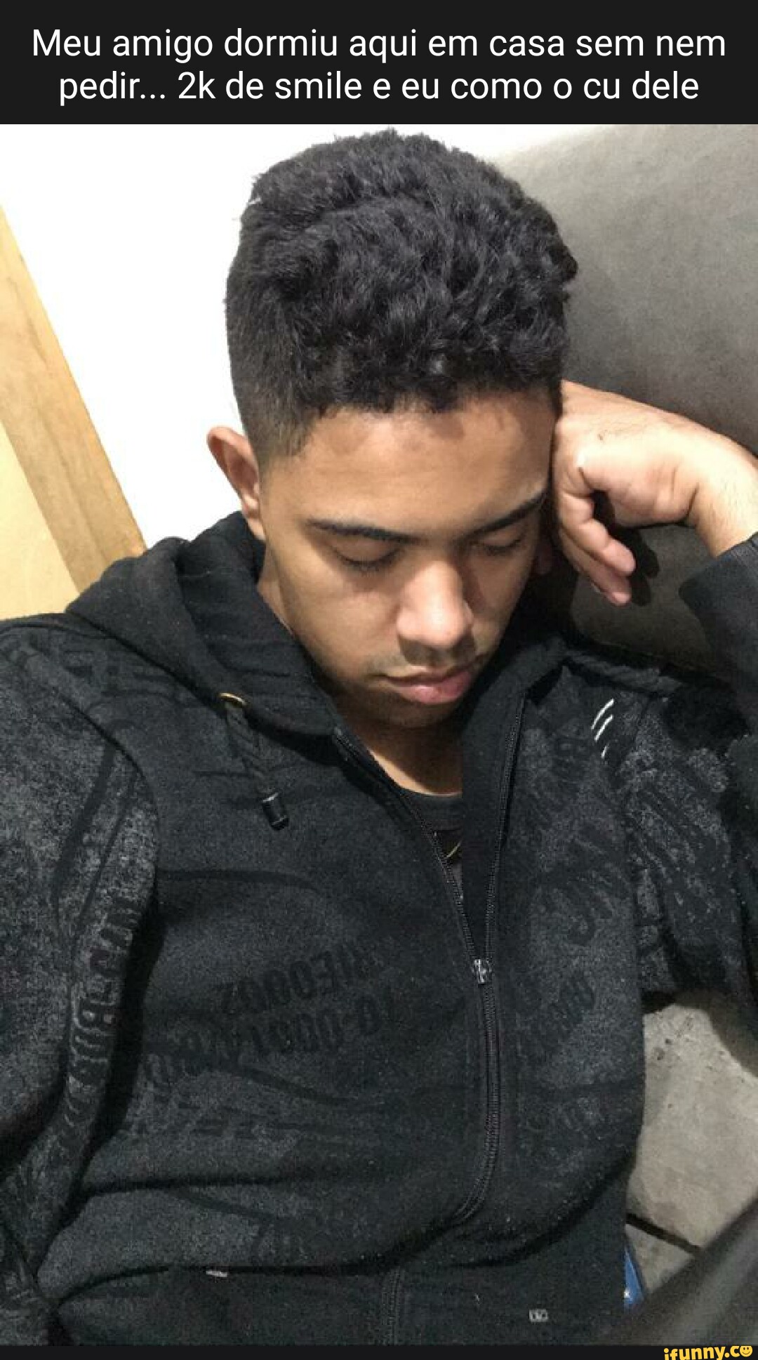 Meu Amigo Dormiu Aqui Em Casa Sem Nem Pedir De Smile E Eu Como O Cu