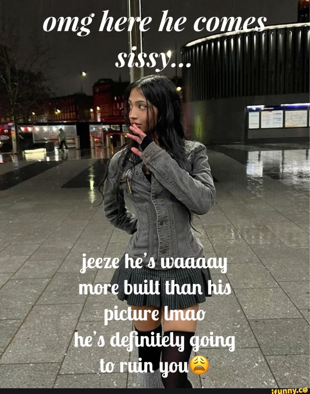 Ome 'her he comes jeeze he's waaaay more built than his ptctuure lmao ...