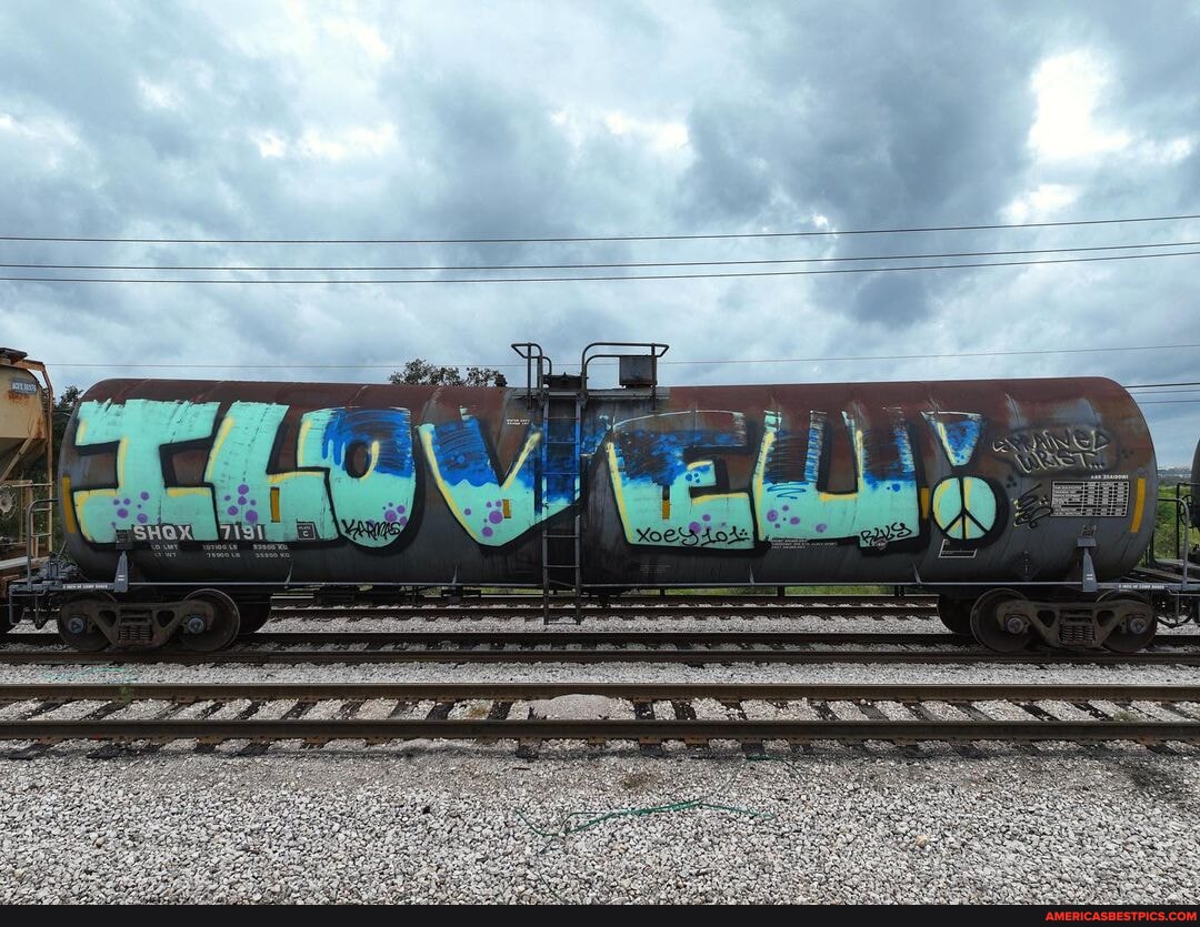 #railgraffiti #graffiti #railart #trainart #benchingfreights #benchingtrains # ...