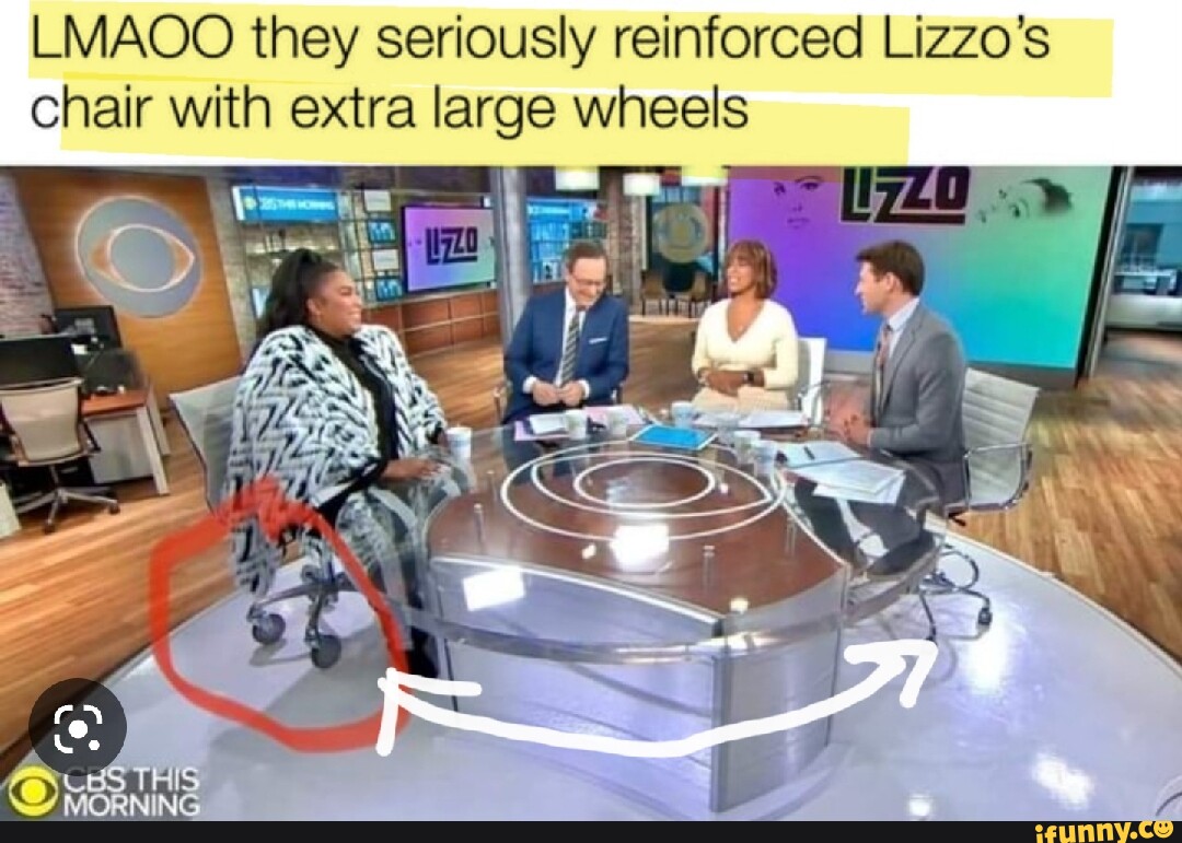 LMAOO they seriously reinforced Lizzo's chair with extra large wheels ...