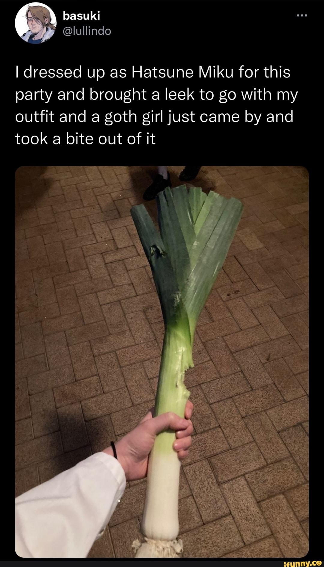 Basuki @lullindo I dressed up as Hatsune Miku for this party and ...